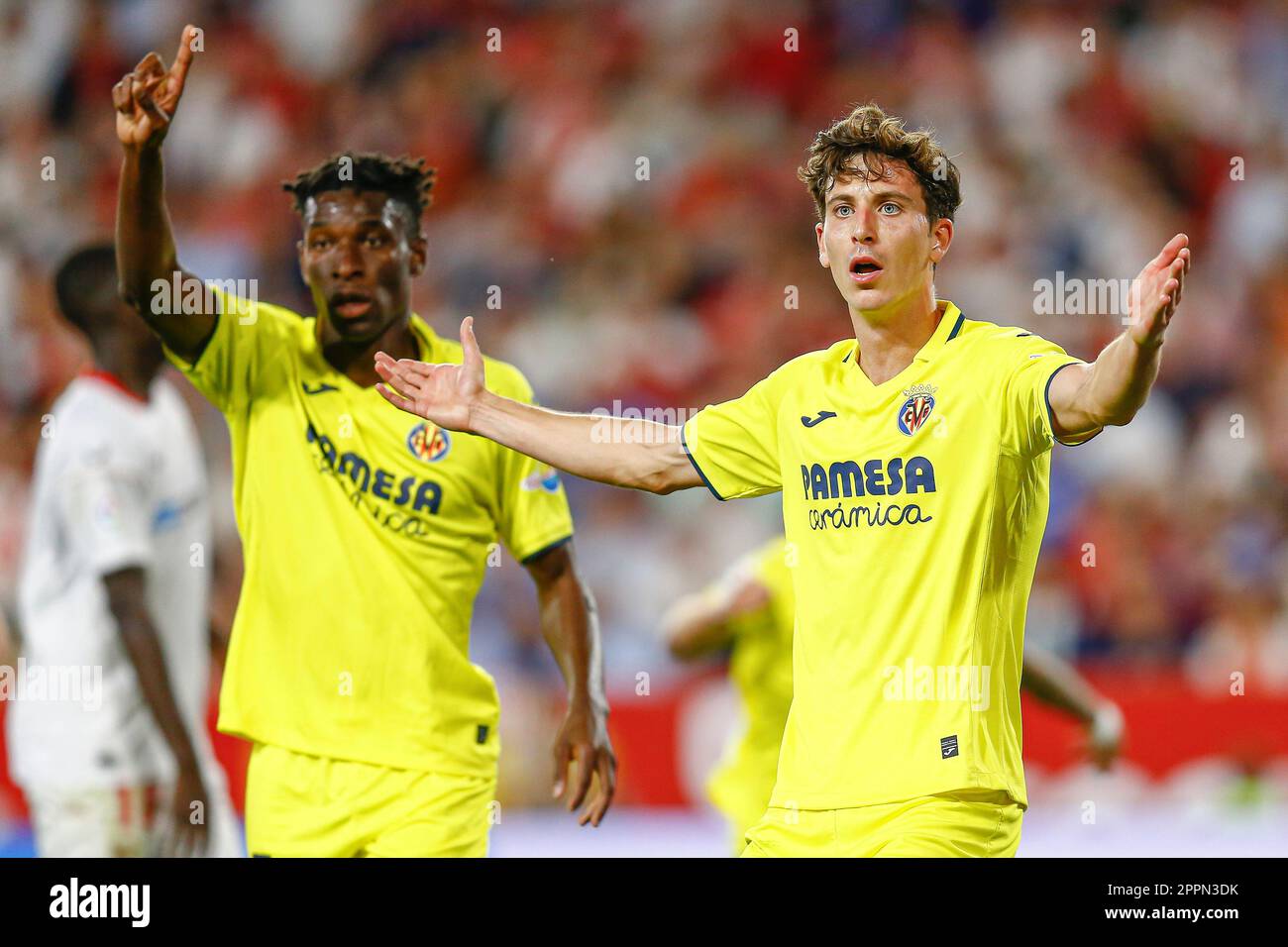 Pau Torres, Nicolas Jackson of Villarreal during the La Liga match ...