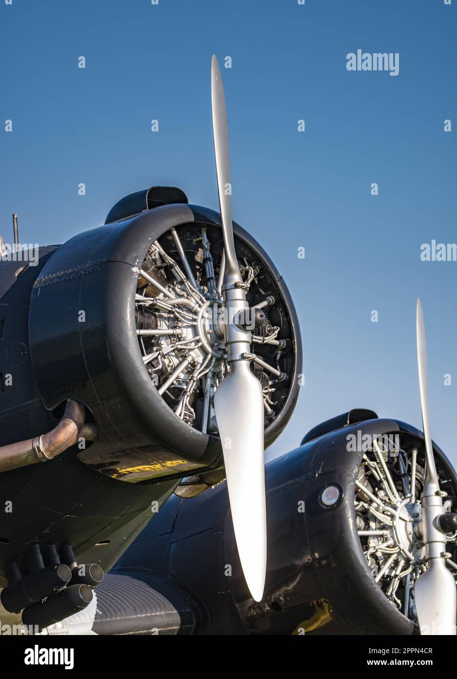 Propeller engine of an old historic aircraft Stock Photo - Alamy