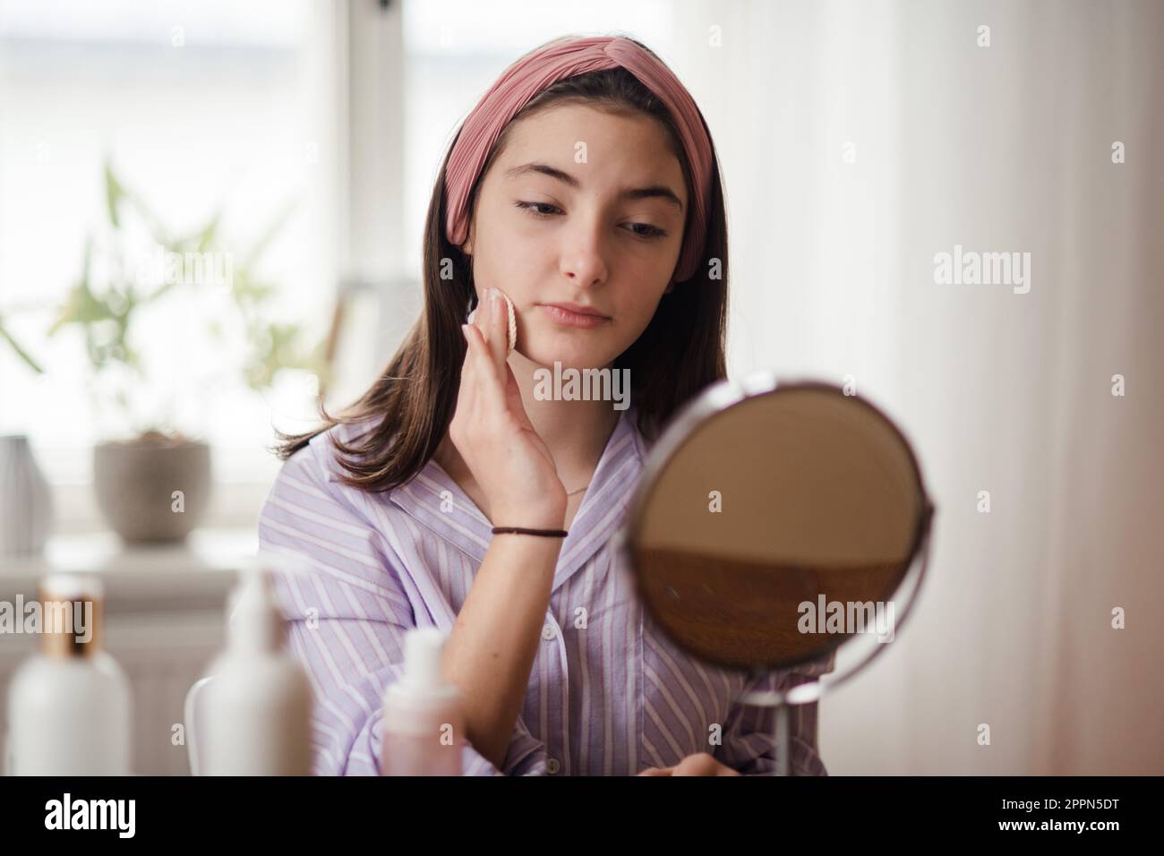 Teenage girl doing her skin care routine Stock Photo - Alamy