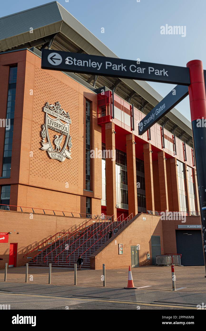 Liverpool fc logo 2022 hi-res stock photography and images - Alamy