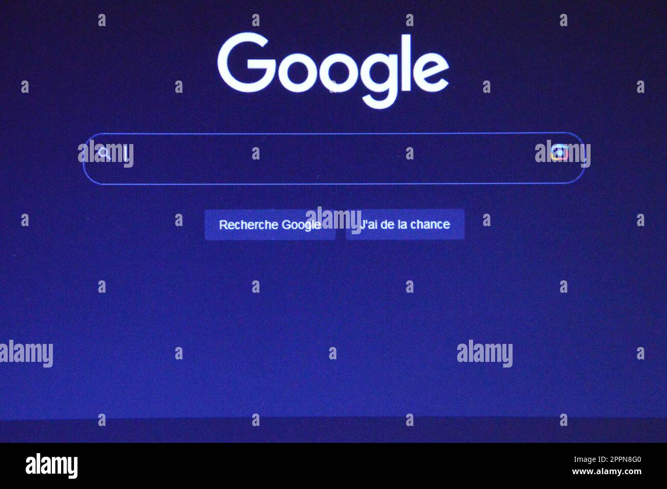 Google search bar with text and browser window Stock Photo - Alamy