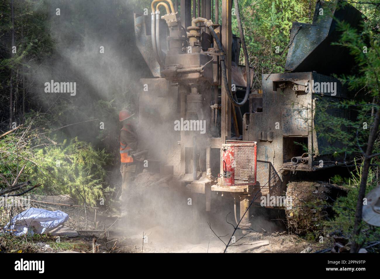 Crawler drilling rig drills well, lot of dust when drilling borehole ...