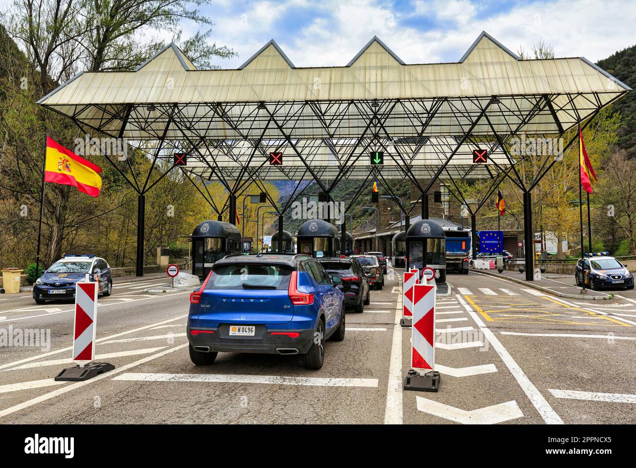 Car spain flag hi-res stock photography and images - Alamy