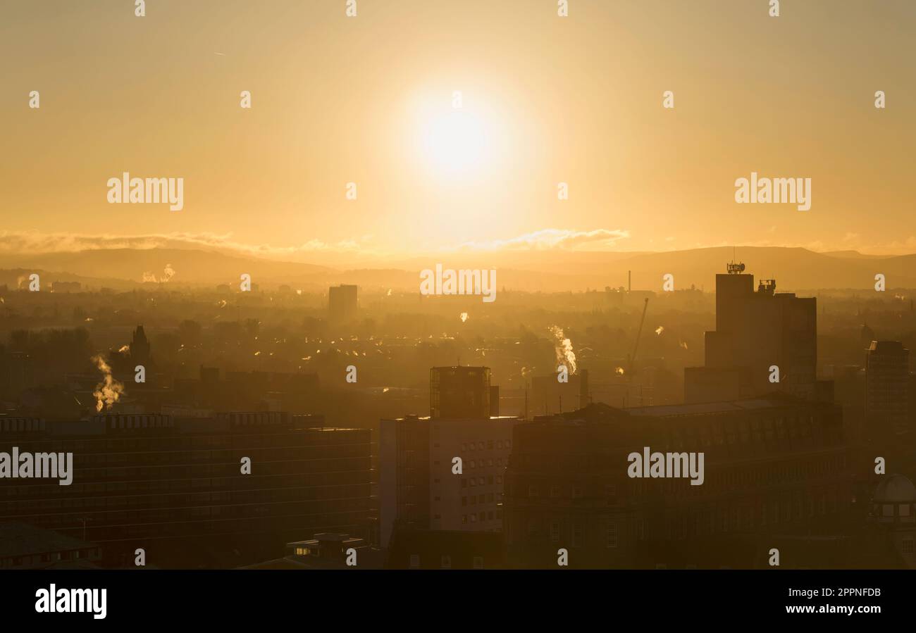 Manchester skyline silhouette hi-res stock photography and images - Alamy