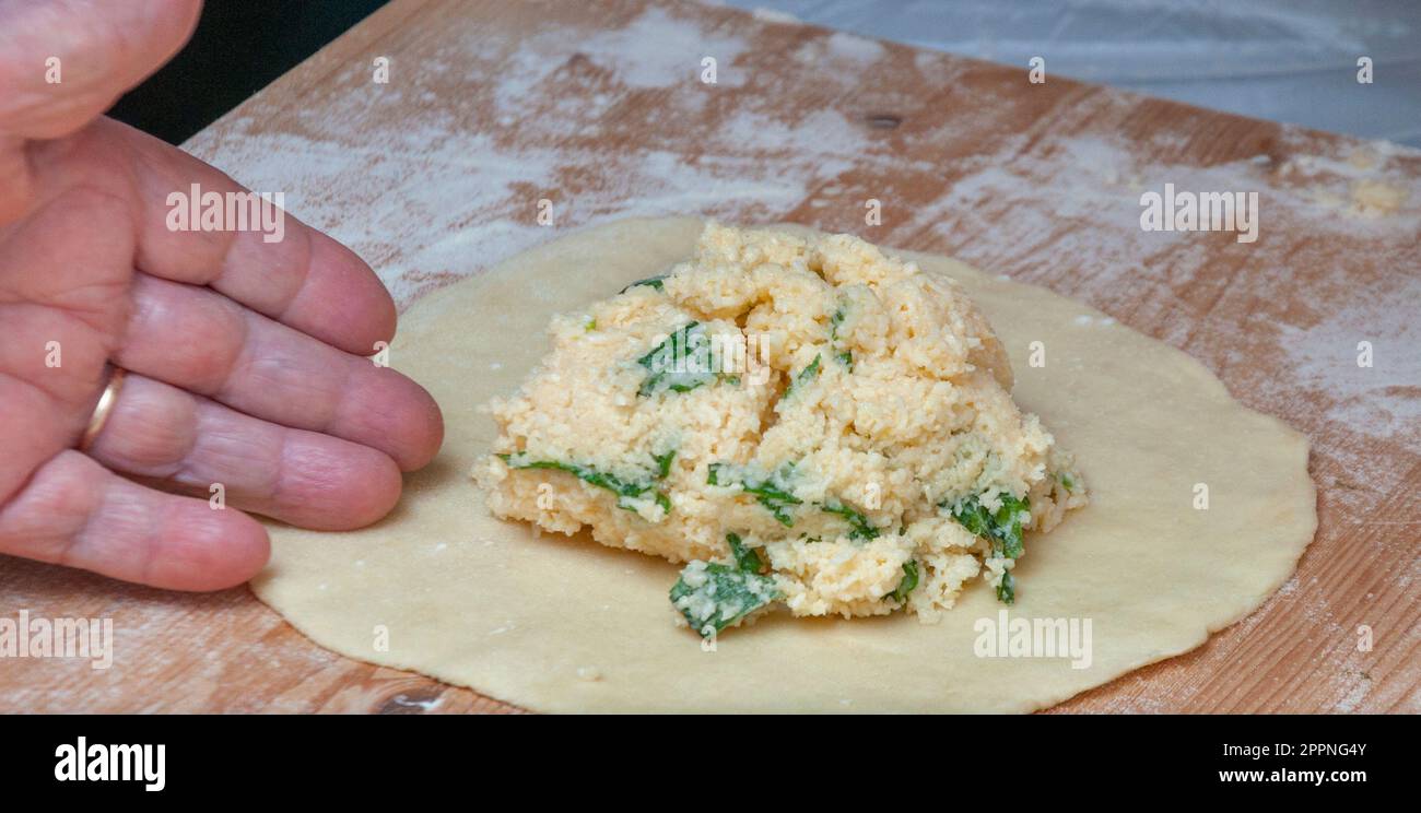 Traditional Cypriot Flaouna delicious Greek Easter Cheese Bread ...