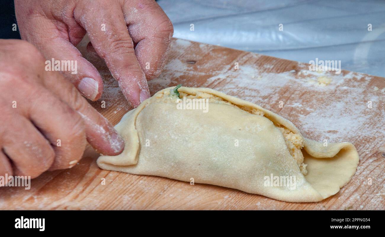 Traditional Cypriot Flaouna delicious Greek Easter Cheese Bread ...