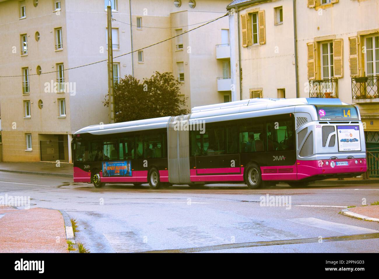 Dual mass hi-res stock photography and images - Alamy