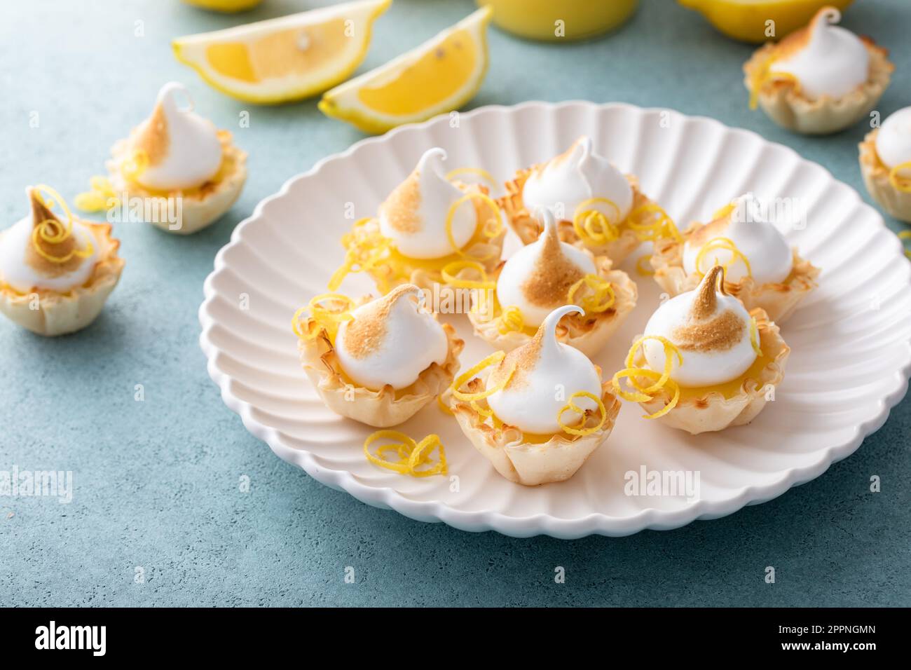 Mini lemon meringue tarts filled with lemon curd, one bite desserts ...