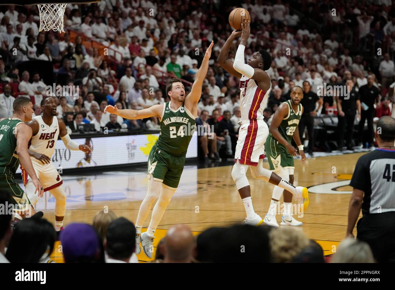 Milwaukee Bucks guard Pat Connaughton (24) defends Miami Heat guard ...