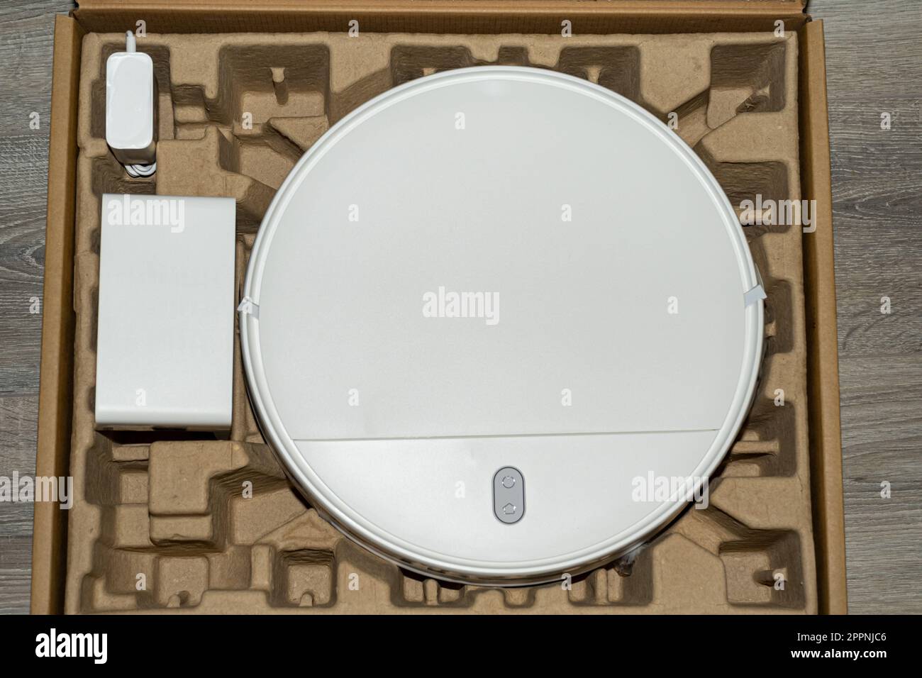 Open cardboard box vacuum hi-res stock photography and images - Alamy