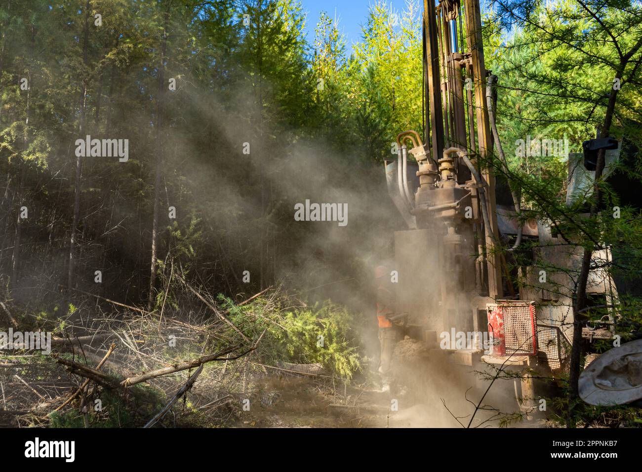 Drilling rig while drilling engineering prospecting wells for sand and ...