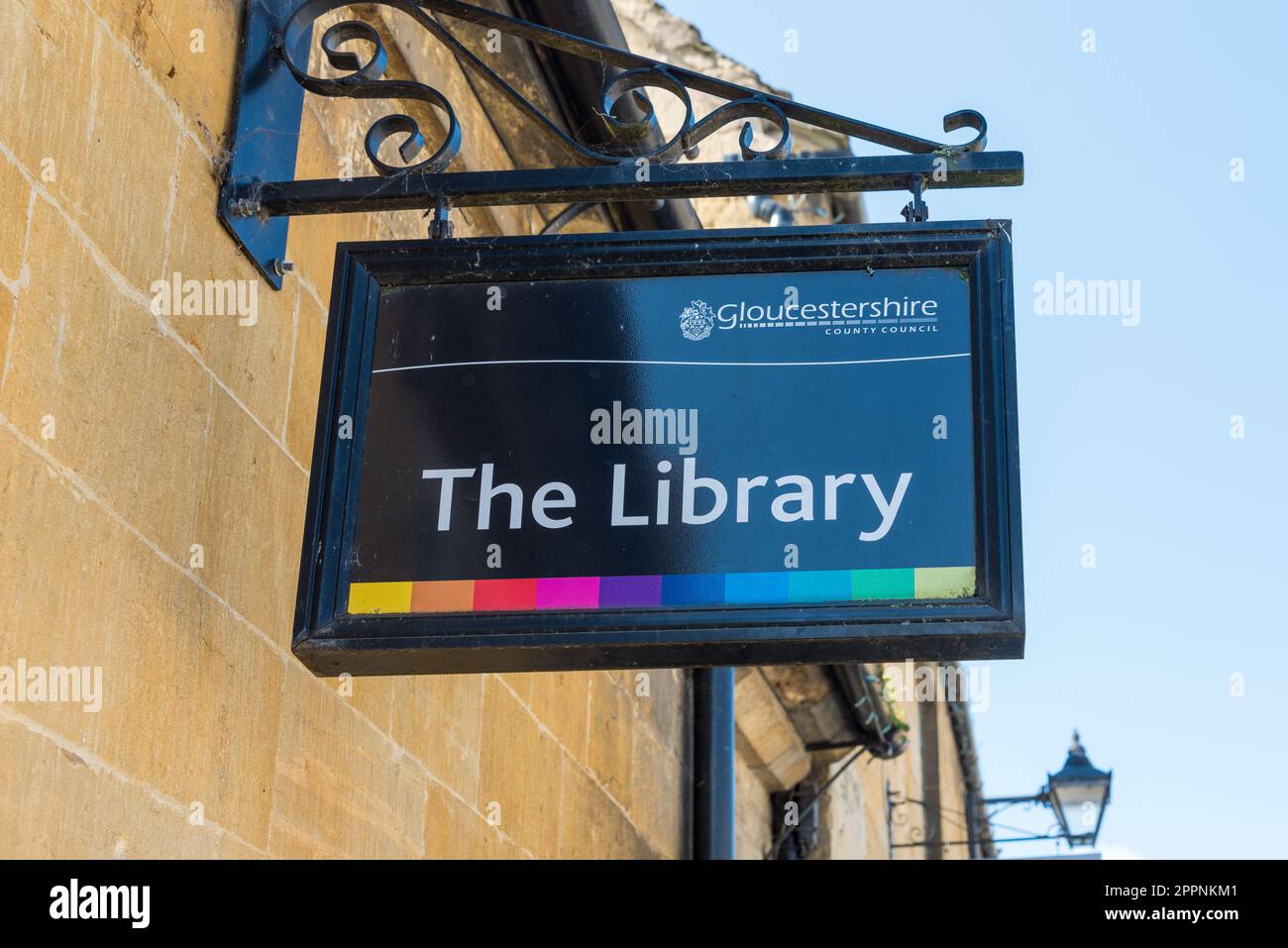 Public library sign hi-res stock photography and images - Alamy