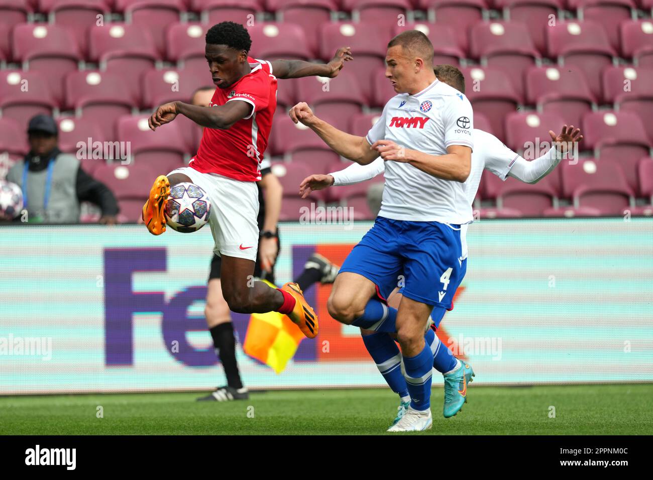 GENEVA - (lr) Ernest Poku of AZ, Simun Hrgovic of Hajduk Split, Mateo Juric-Petrasilo of Hajduk ...