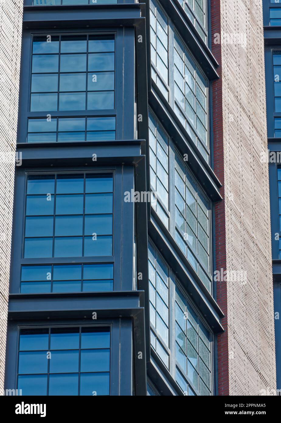 One Blue Slip is a luxury high-rise, part of the Greenpoint Landing ...