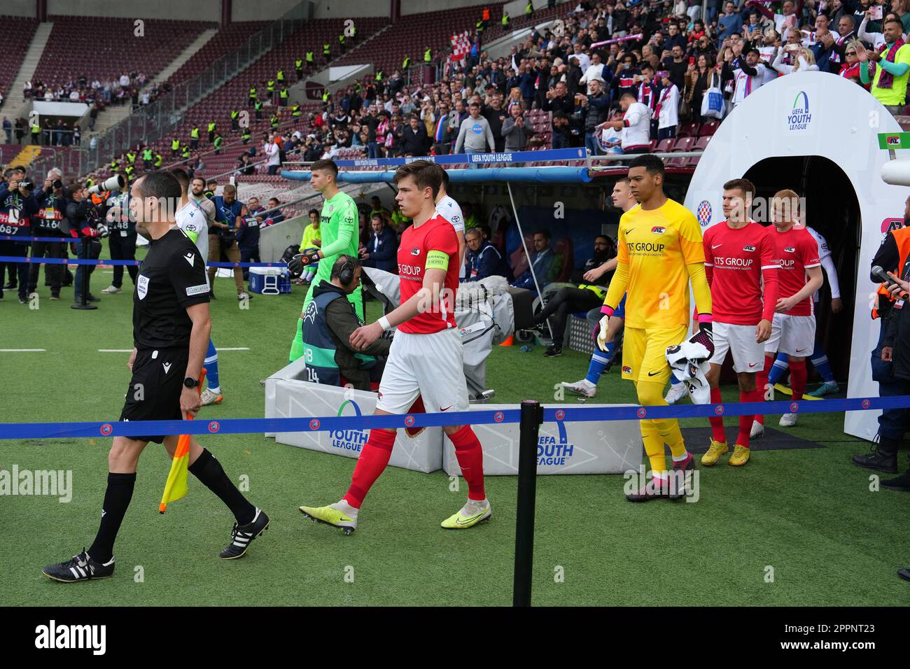 GENEVA - (lr) Wouter Goes of AZ, AZ Goalkeeper Rome-Jayden Owusu-Oduro ...