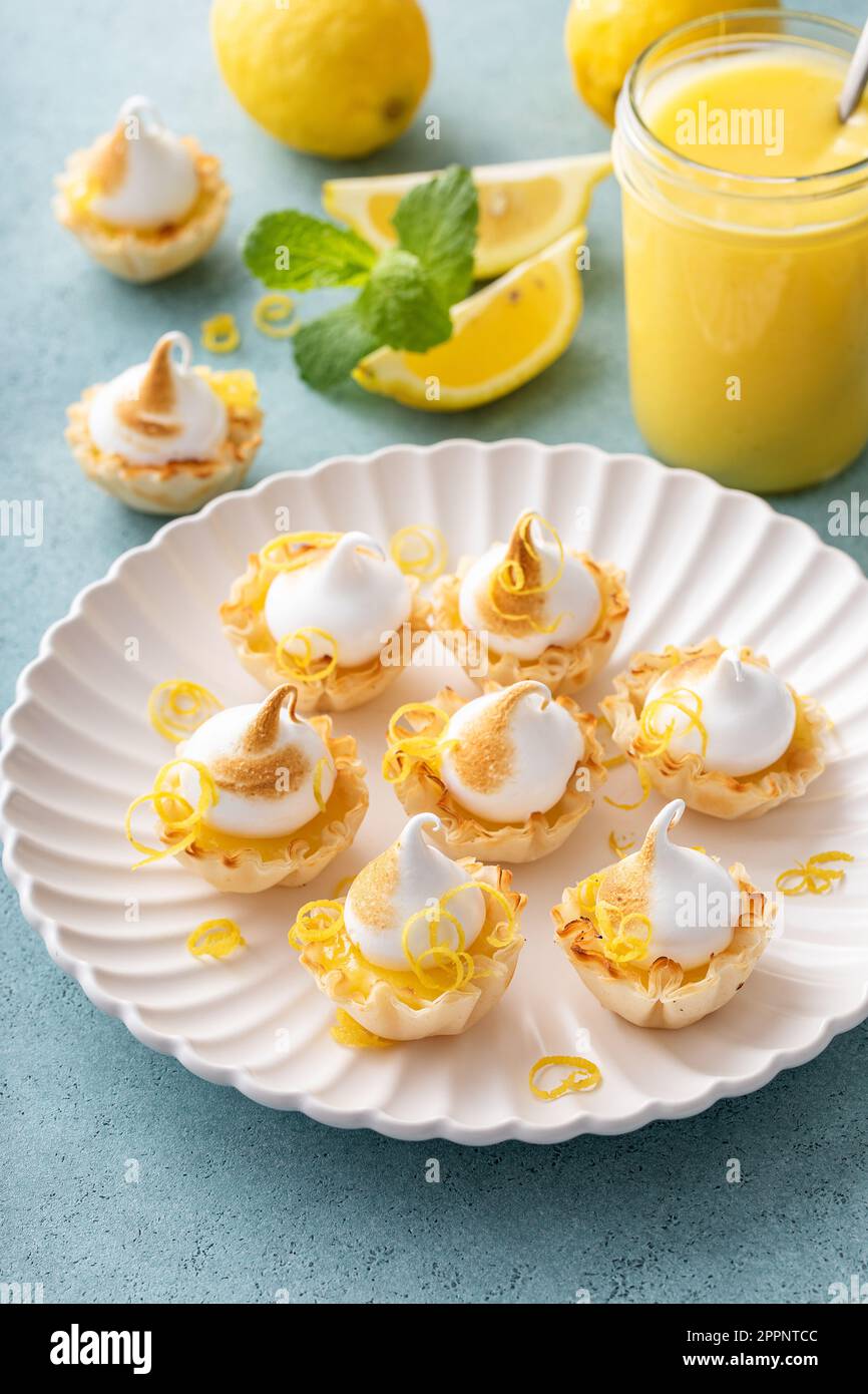 Mini lemon meringue tarts filled with lemon curd, one bite desserts ...