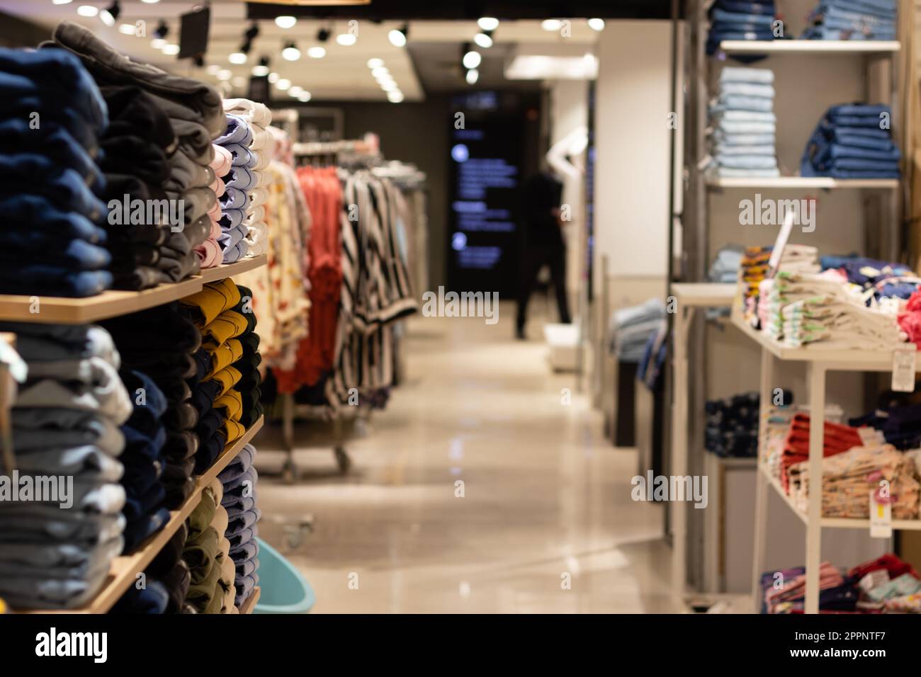 Boutique racks hi-res stock photography and images - Alamy