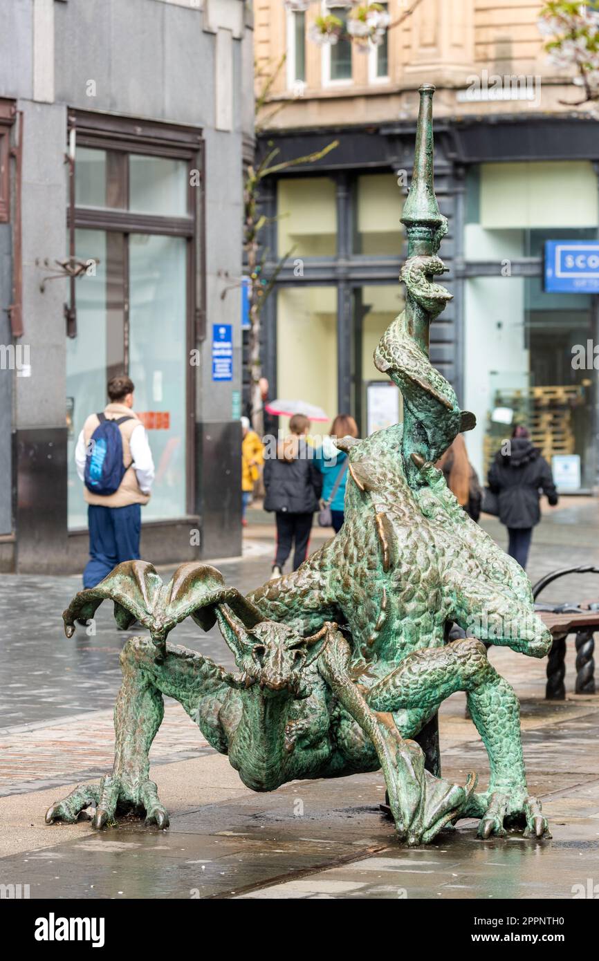 Dundee dragon hi-res stock photography and images - Alamy