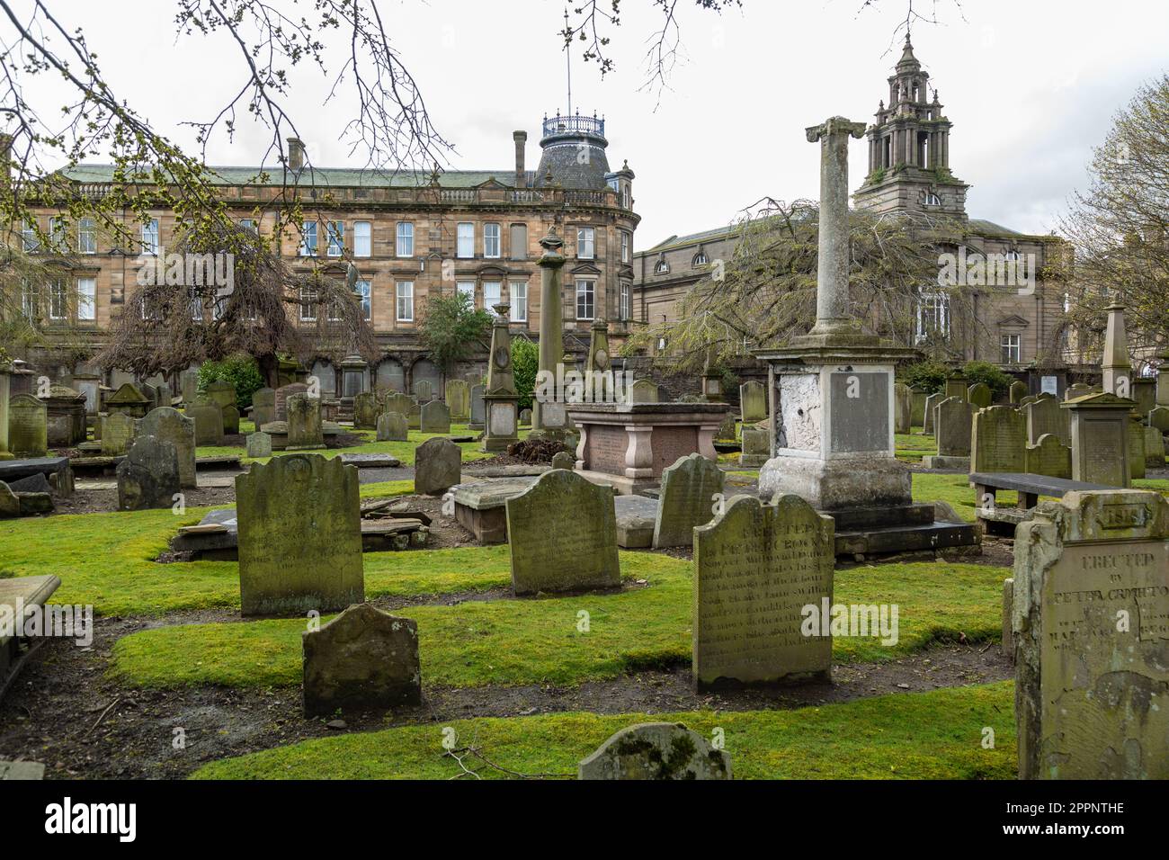 Howff Cemetery in the centre of Dundee, Scotland Stock Photo - Alamy