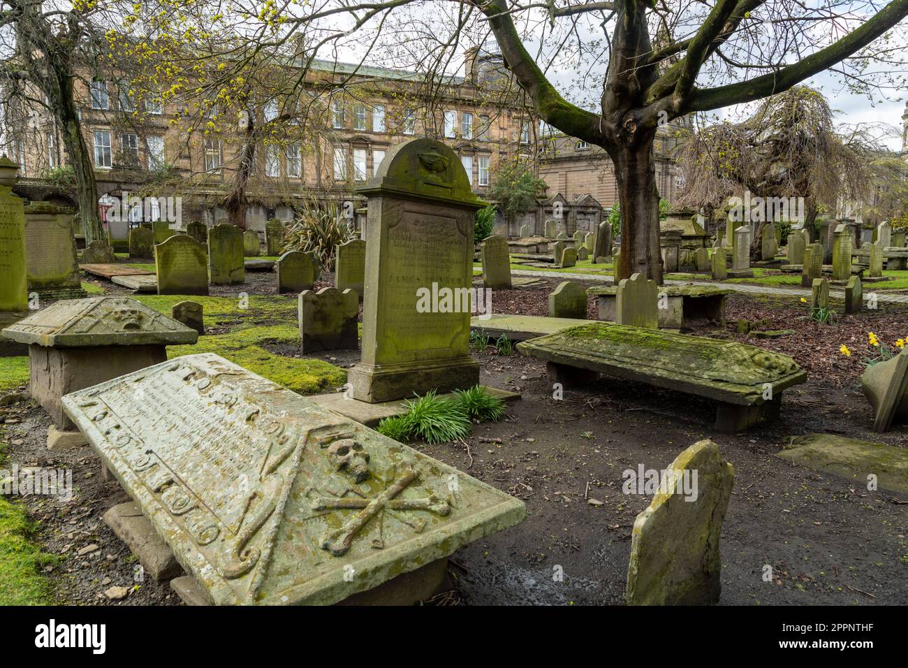 Howff Cemetery in the centre of Dundee, Scotland Stock Photo - Alamy