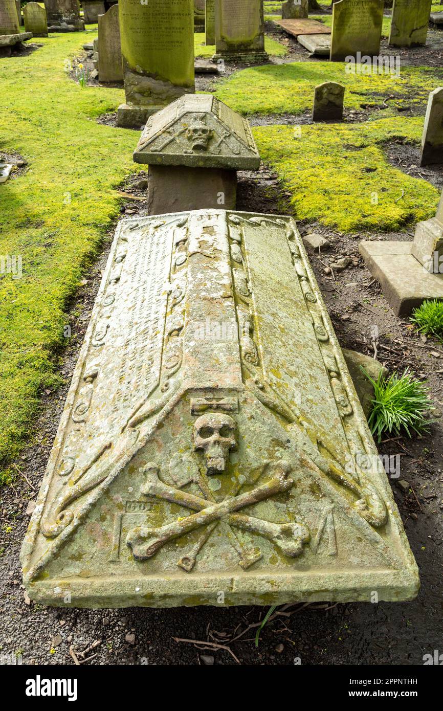 Howff Cemetery in the centre of Dundee, Scotland Stock Photo - Alamy