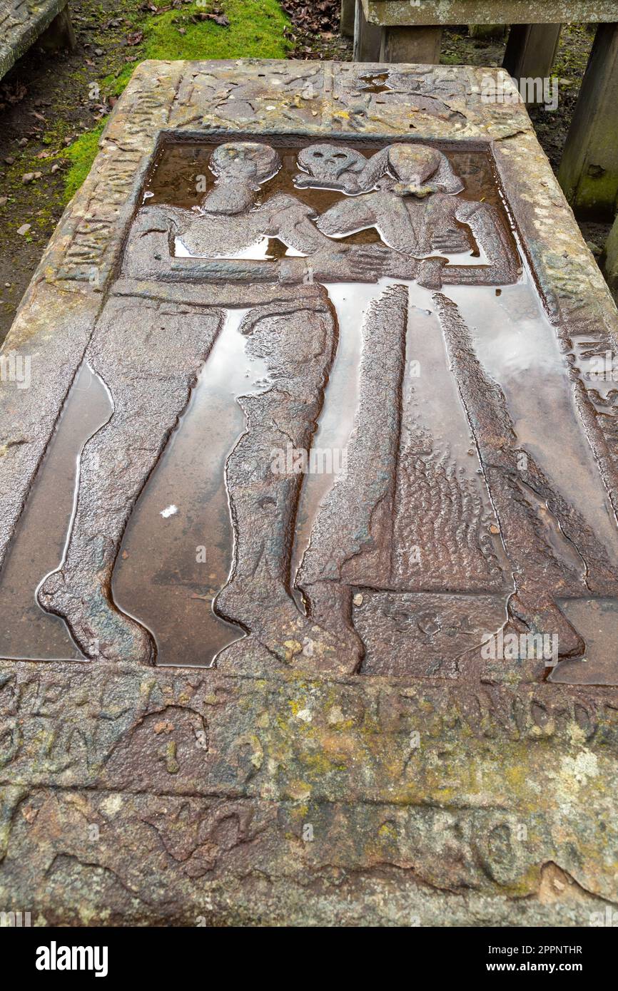 Howff Cemetery in the centre of Dundee, Scotland Stock Photo - Alamy