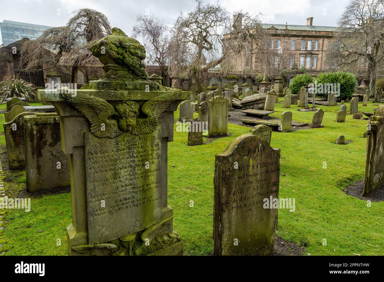 Howff Cemetery in the centre of Dundee, Scotland Stock Photo - Alamy
