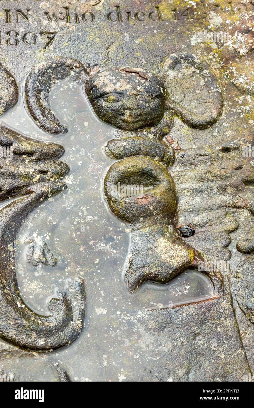 Howff Cemetery in the centre of Dundee, Scotland Stock Photo - Alamy