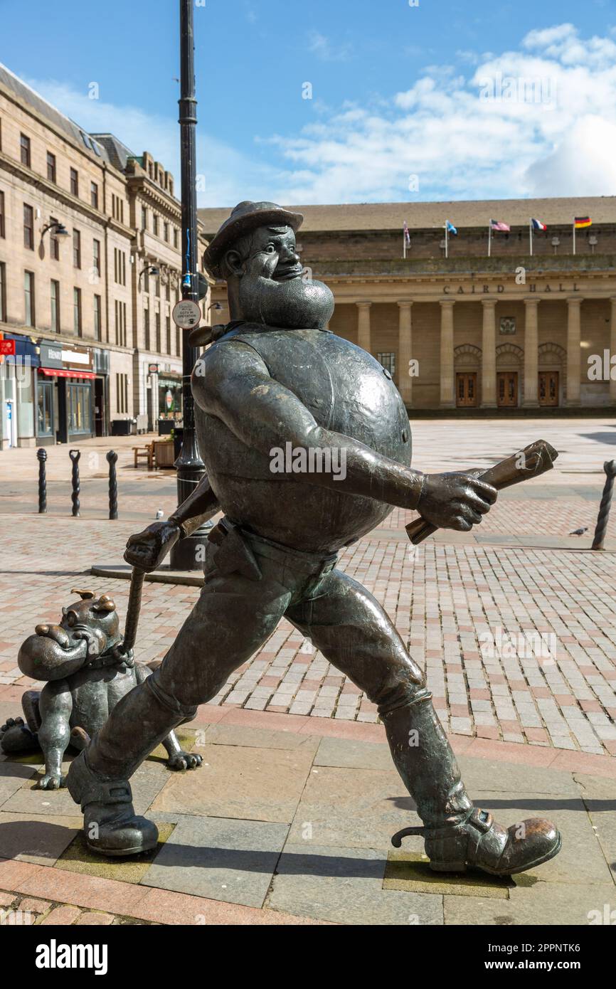 Desperate Dan Statue by Angus-based artists Tony and Susie Morrow, in ...