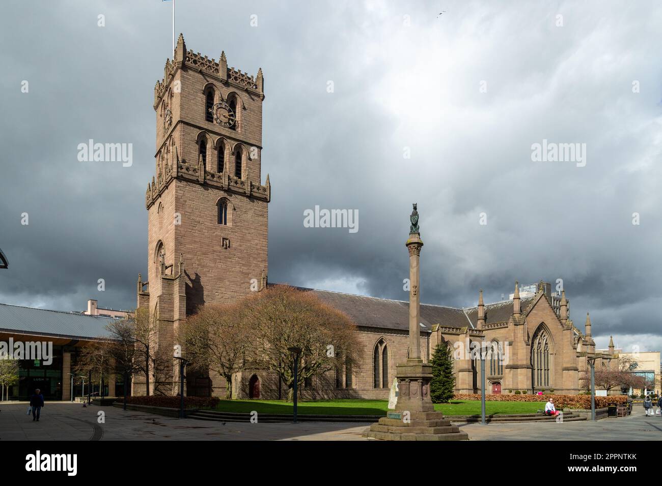 The Mercat Cross and Steeple Church, Nethergate, Dundee City, Scotland ...