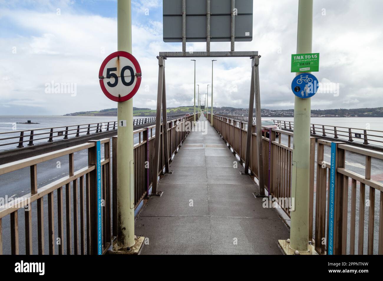 The pedestrian walkway on the Tay Road Bridge Stock Photo - Alamy