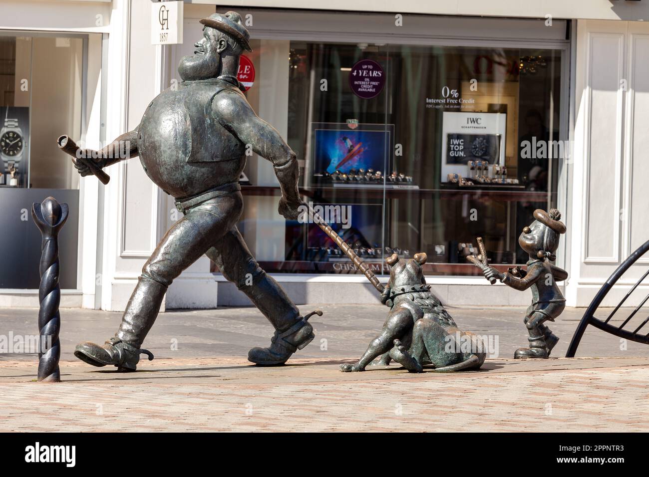Desperate Dan Statue by Angus-based artists Tony and Susie Morrow, in ...