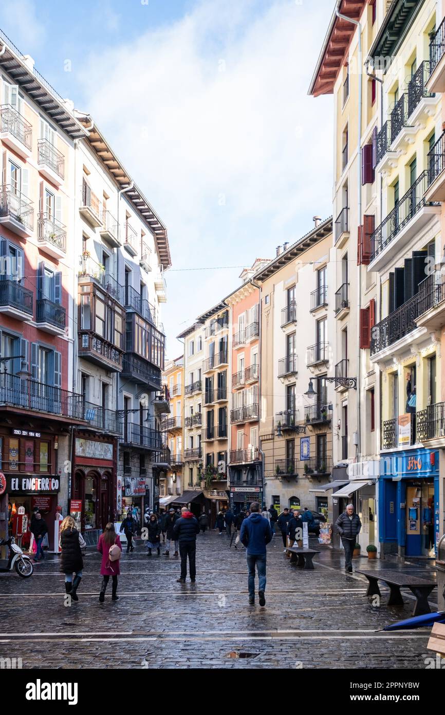 Street scene in La Calle Mercaderes, Pamplona, Basque Country Stock ...