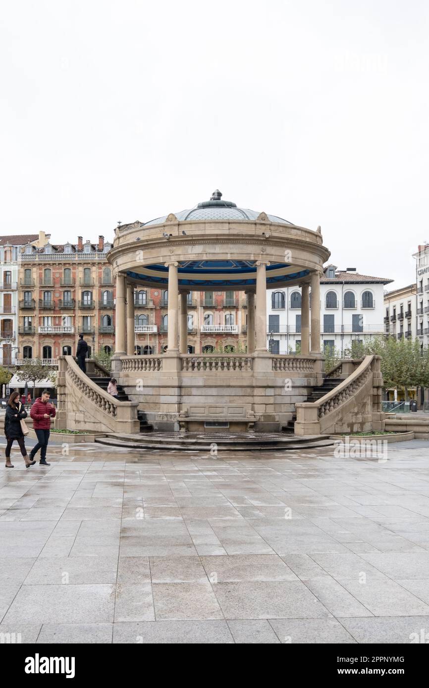 Kiosco de música, Plaza del Castillo, Pamplona, Basque Country Stock ...