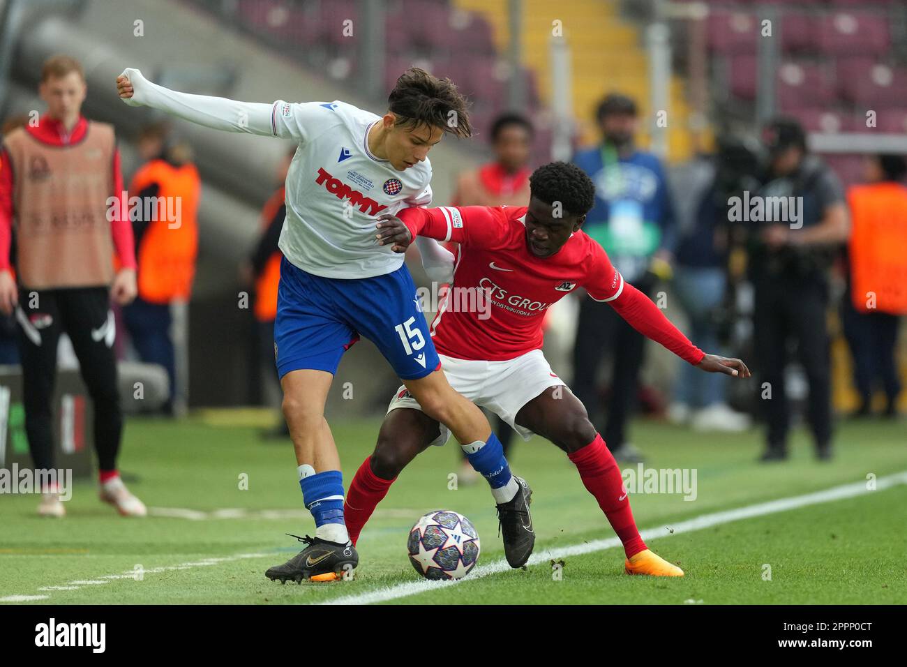GENEVA - (lr) Noa Skoko of Hajduk Split, Enoch Mastoras of AZ during ...