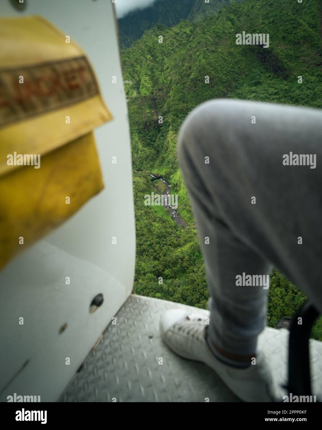 Open door helicopter hi-res stock photography and images - Alamy