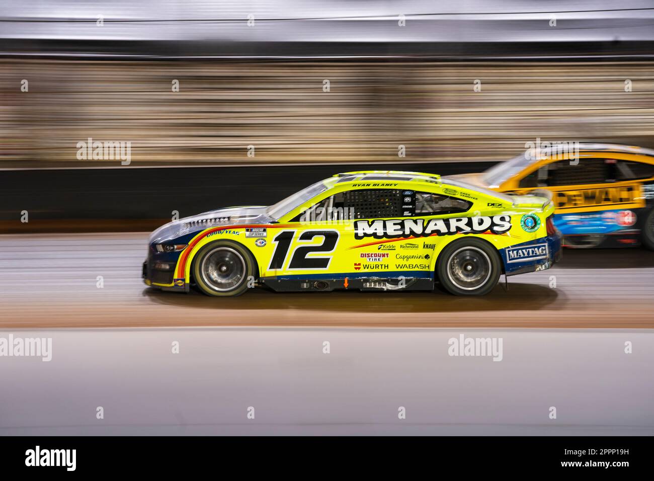 Ryan Blaney races for position for the Food City Dirt Race in Bristol ...