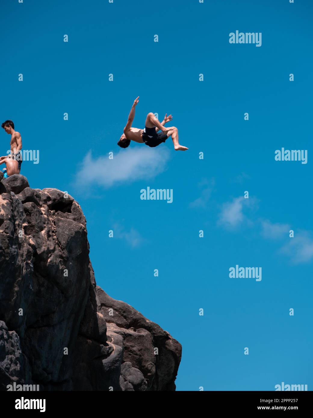 Cliff diving oahu hi-res stock photography and images - Alamy