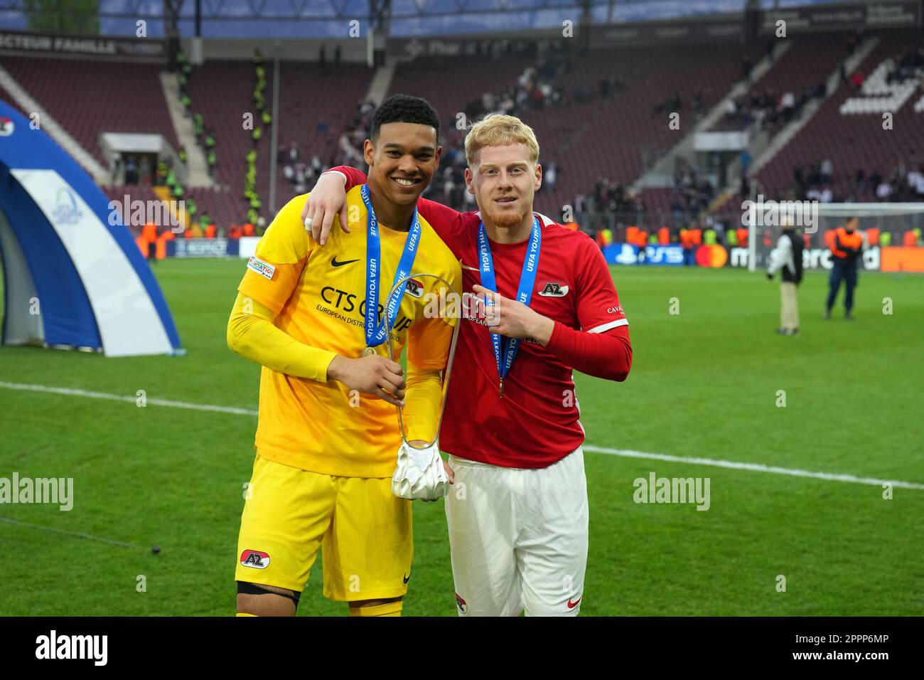 GENEVA - (lr) AZ Goalkeeper Rome-Jayden Owusu-Oduro, Mexx Meerdink of ...