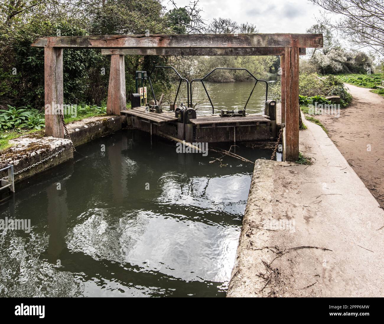 These are the Locks at Flatford Mill near where John Constable painted ...
