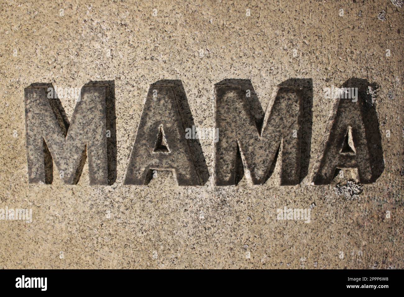 The word mama inscribed into a natural stone tombstone Stock Photo - Alamy