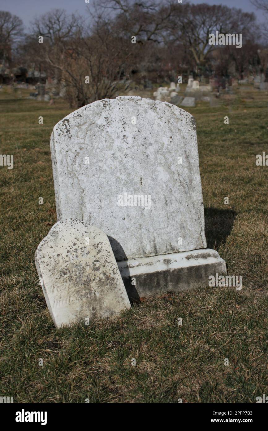 Double tombstone hi-res stock photography and images - Alamy