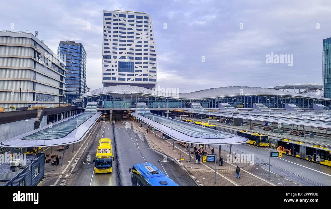 Bus central station utrecht hi-res stock photography and images - Alamy
