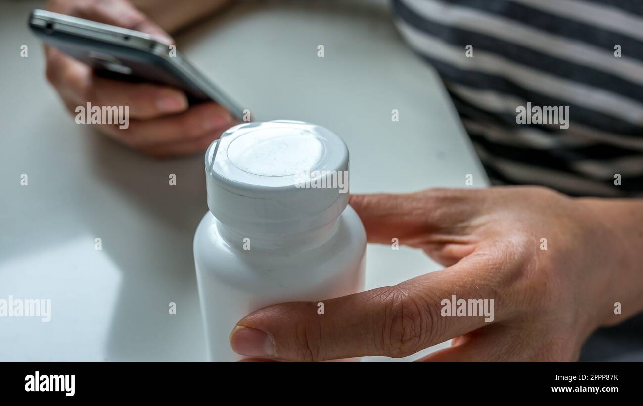 Patient instruction to use reading on a smart phone. Close up Stock ...