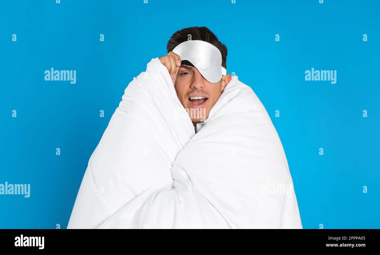 Man wearing blanket hi-res stock photography and images - Alamy