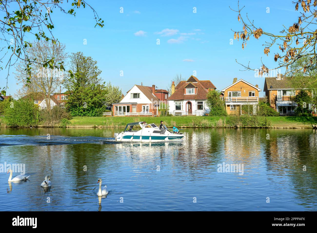 River Thames from Truss's Island, Staines-upon-Thames, Surrey, England ...