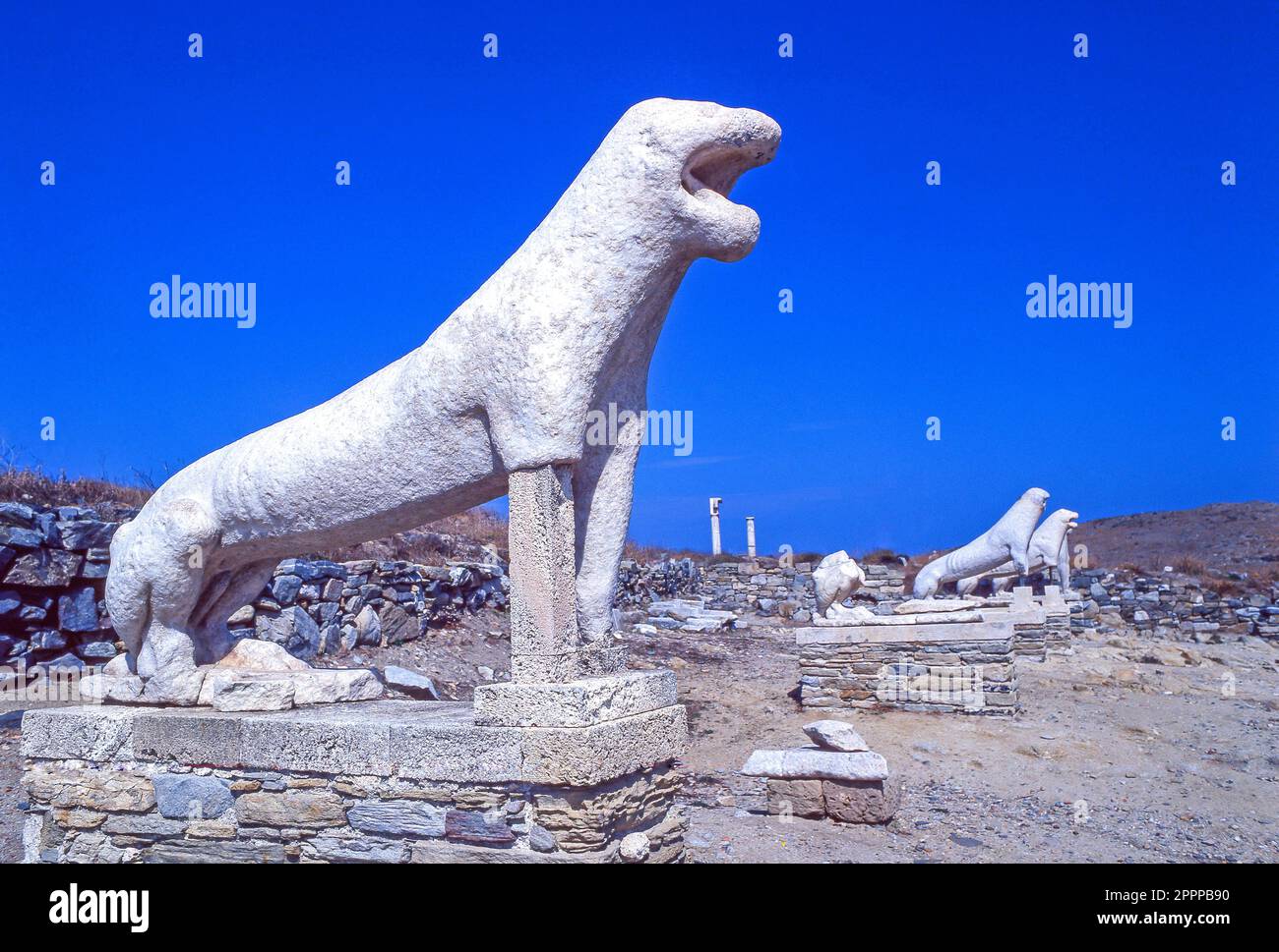 Lions of delos hi-res stock photography and images - Alamy