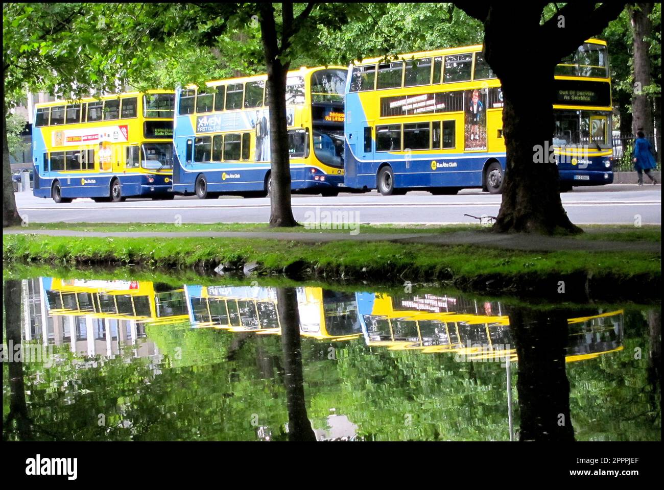 Reflection of double decker buses hi-res stock photography and images ...