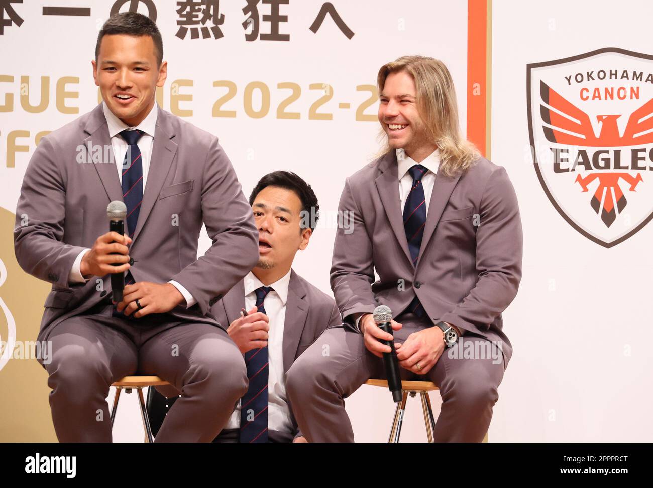 Tokyo, Japan. 24th Apr, 2023. Yokohama Canon Eagles Faf De Klerk (R ...