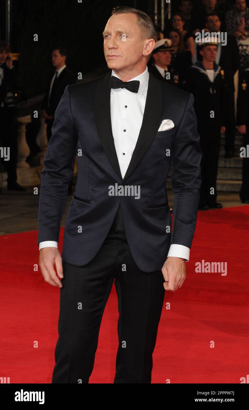 London, UK. Daniel Craig at the Royal World Premiere of Skyfall held at ...